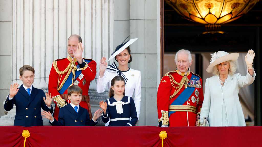 The Royal Family waves goodbye to a difficult year