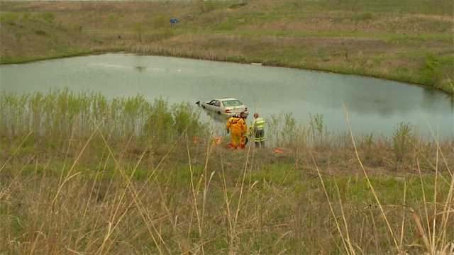 Photos: car crashes into pond