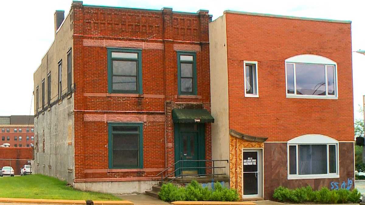 New restaurant planned after 440,000-pound building moved