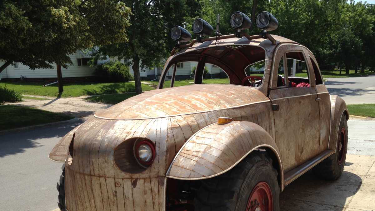 Supersized VW Bug towers over traffic