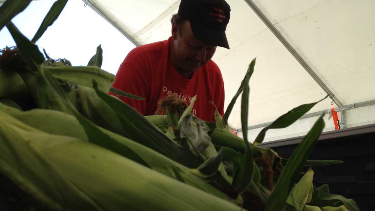 Photos: Iowans lining up for Iowa sweet corn