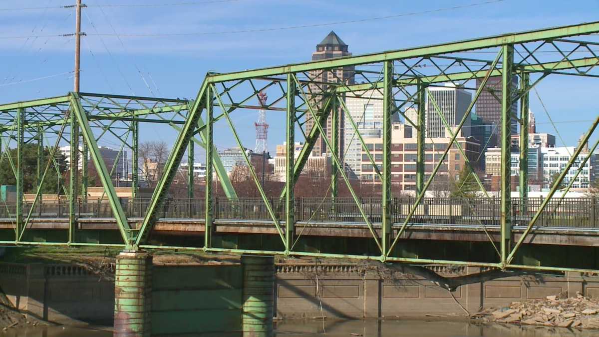 Council votes to help save Jackson Street bridge