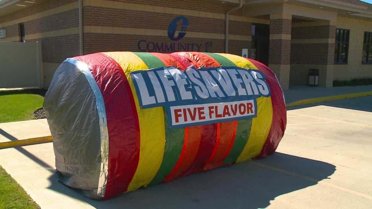 Photos: Hey, take a look at this Iowa Hay Bale Art