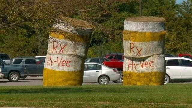 Photos: Hey, take a look at this Iowa Hay Bale Art