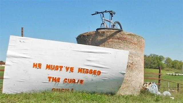 Photos: Hey, take a look at this Iowa Hay Bale Art