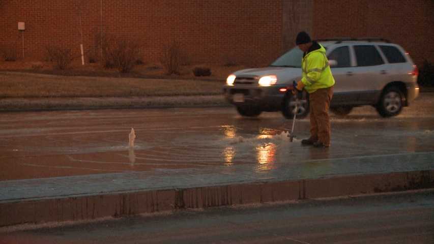 Only 2 lanes open on Fleur Drive right now