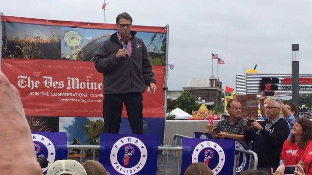 Rick Perry's Iowa chairman leaves struggling campaign