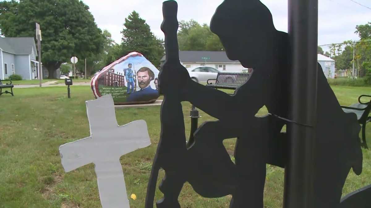 Cross landmark will stay up in Knoxville