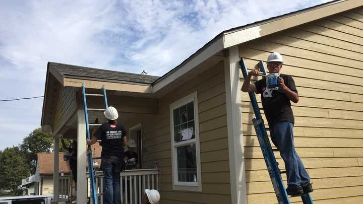 PHOTOS: Kum & Go workers tackle Habitat for Humanity build PHOTOS: Kum & Go workers tackle Habitat for Humanity build