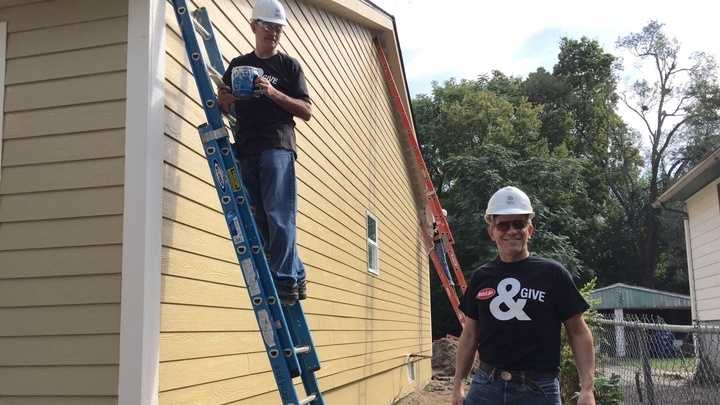 PHOTOS: Kum & Go workers tackle Habitat for Humanity build PHOTOS: Kum & Go workers tackle Habitat for Humanity build