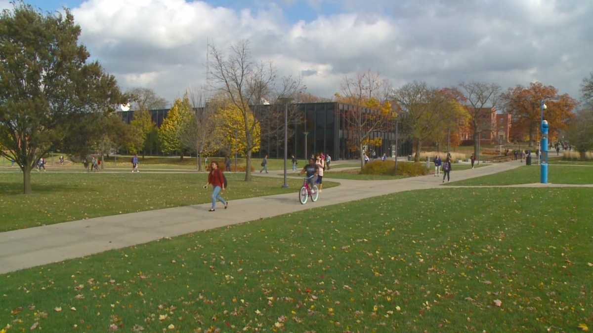 Working your way through school is 'virtually impossible,' expert says