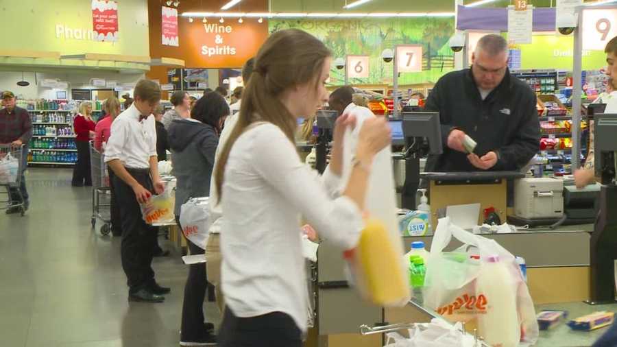 Holiday rush begins, consumers frantically pack grocery stores