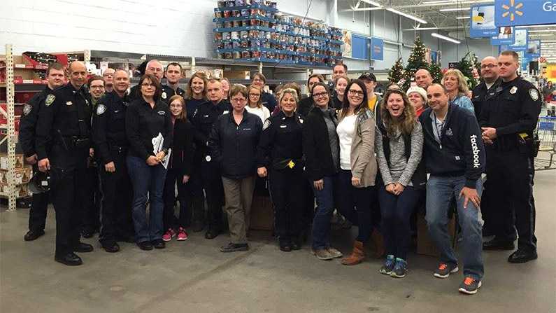 Altoona, Pleasant Hill police bring holiday cheer to kids Altoona, Pleasant Hill police bring holiday cheer to kids