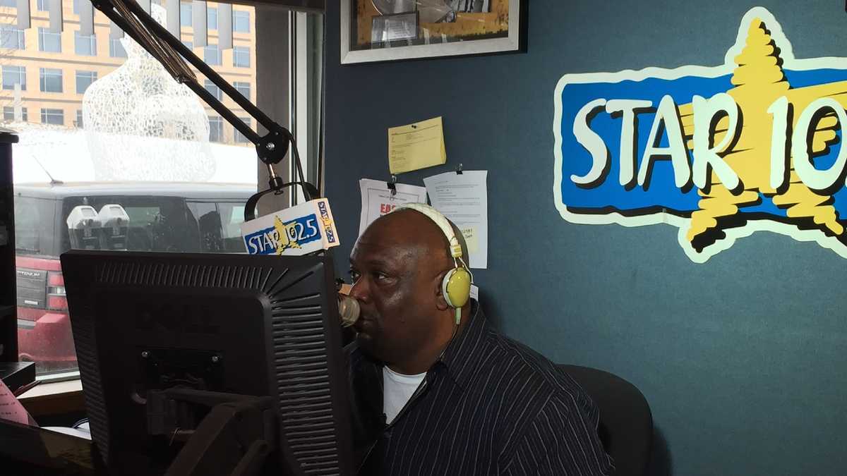 Local radio announcer celebrates 25 years at 1 station