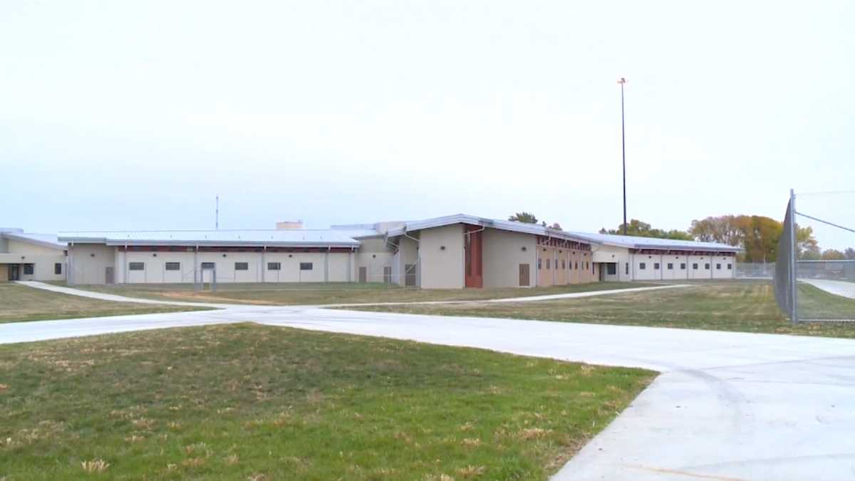 Iowa State Penitentiary closed to visitors after altercations
