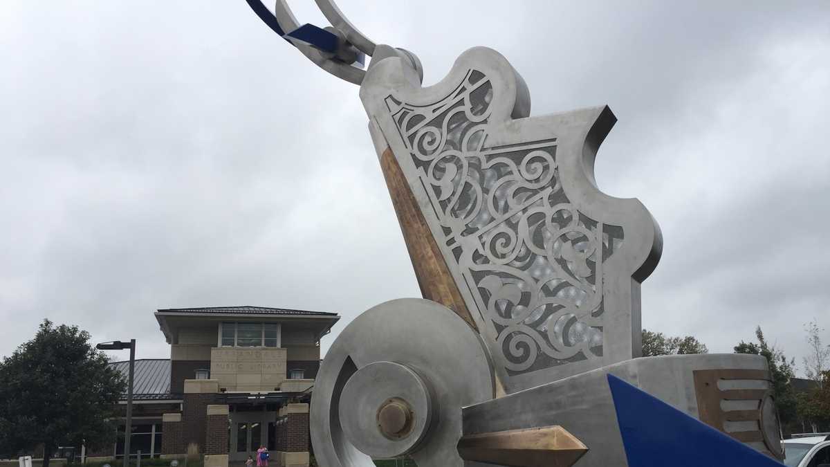 Large-scale art installation honors city's centennial