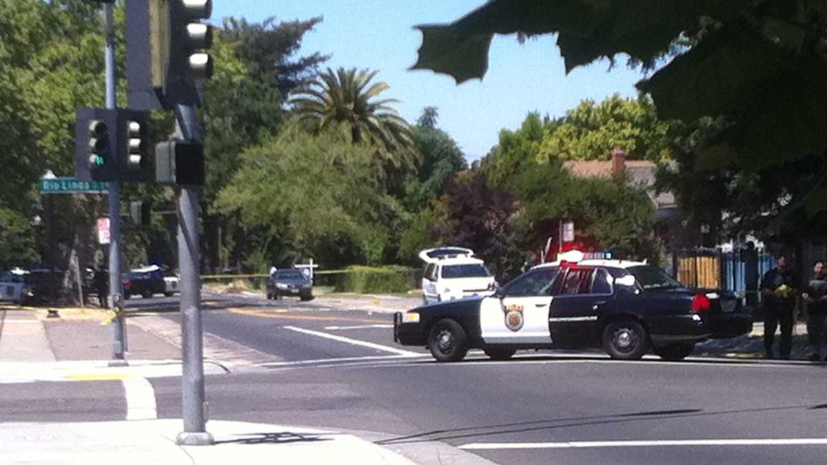 Photos from the Field: SWAT enters North Sac triplex after homicide