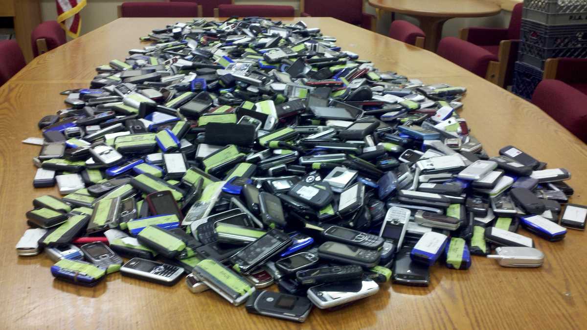 Photos: Cellphones confiscated in Avenal State Prison
