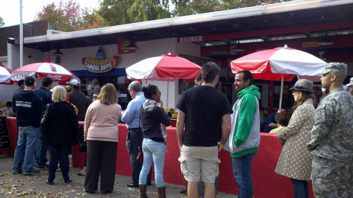 Photos: Capitol Dawg serves lunch one last time