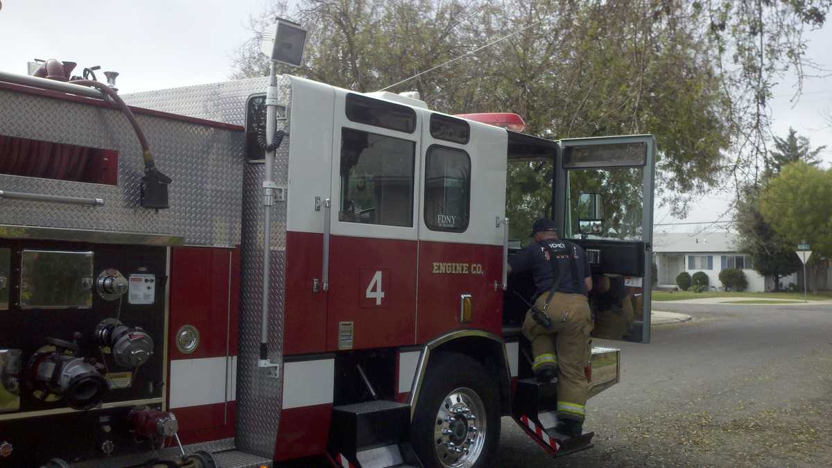 3 displaced after early-morning Modesto house fire