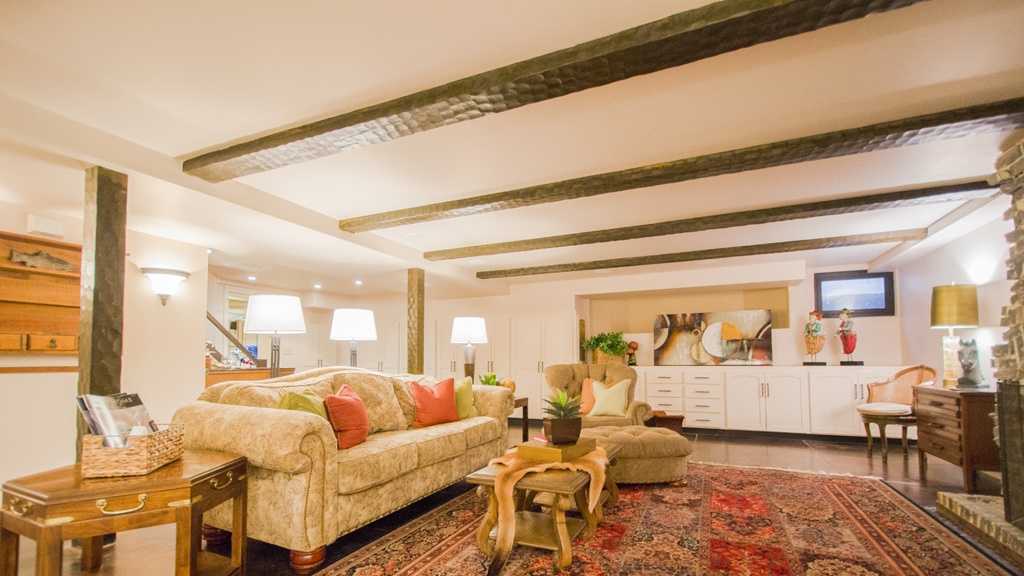 Mansion Monday: Jewel in Sacramento's Fab 40s neighborhood