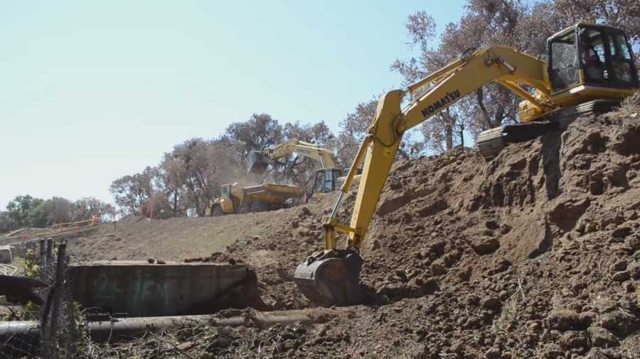 Army Corps fills levee gaps along American River