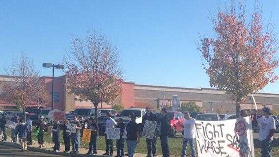 25 arrested after California Walmart protests