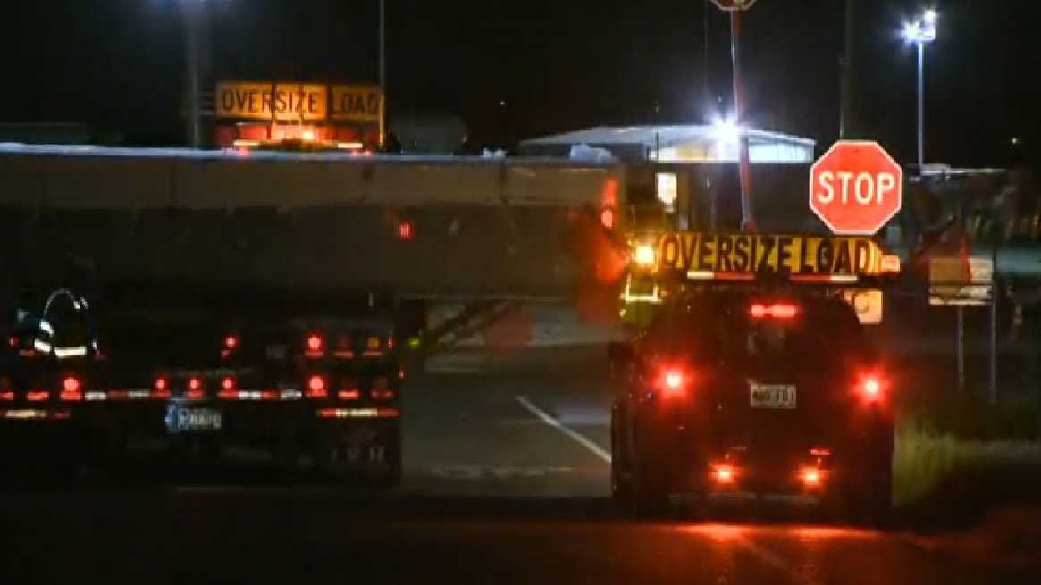 1st large floodgate arrives at Folsom
