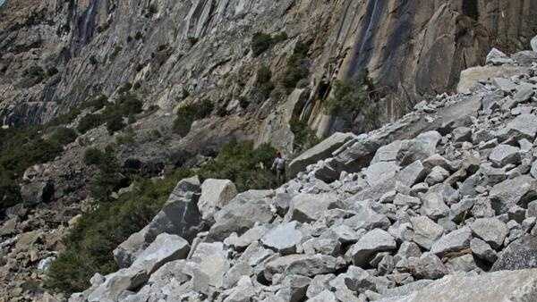 Massive rockfall in Yosemite National Park