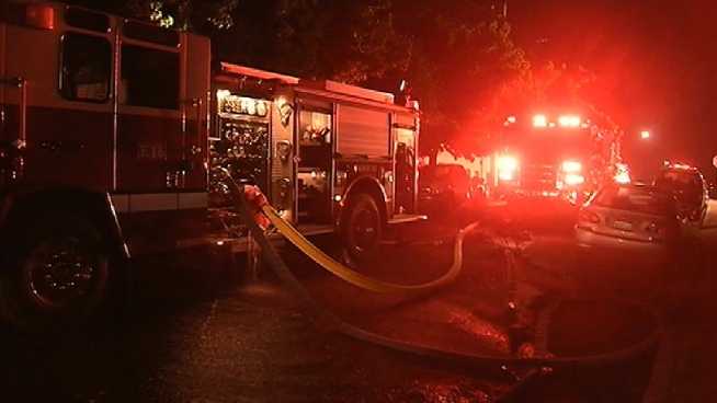 2-alarm fire affects two homes in Oakland