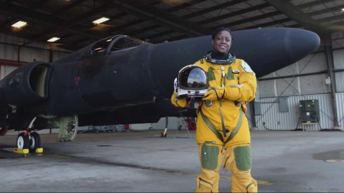 U-2 spy plane pilot makes history at Beale AFB