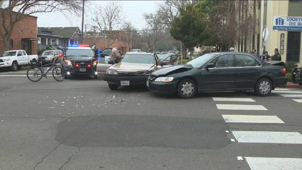 CHP: Driver flees after crashing car in downtown Sac