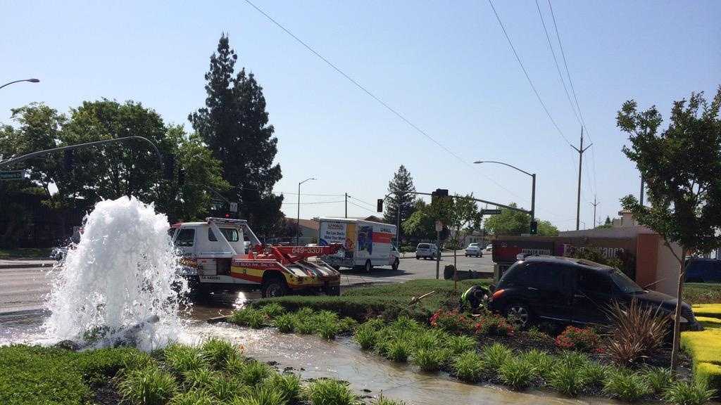 Car overturns into fire hydrant in Sacramento crash