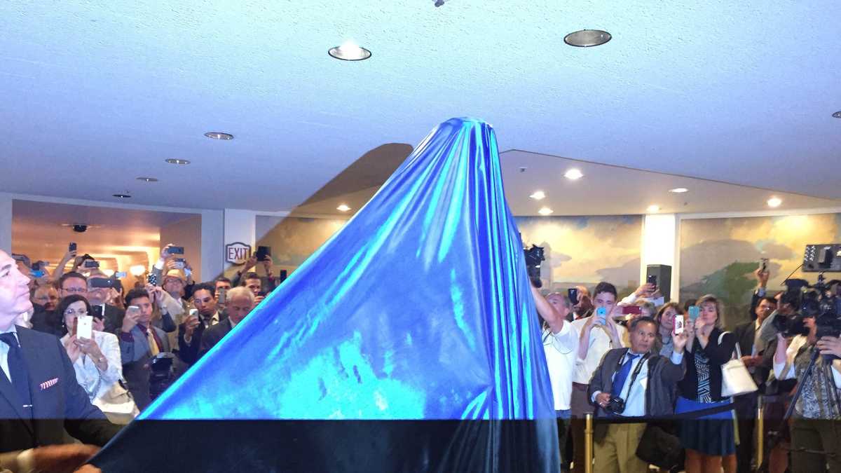 Photos: Statue of smiling Gov. Ronald Reagan revealed