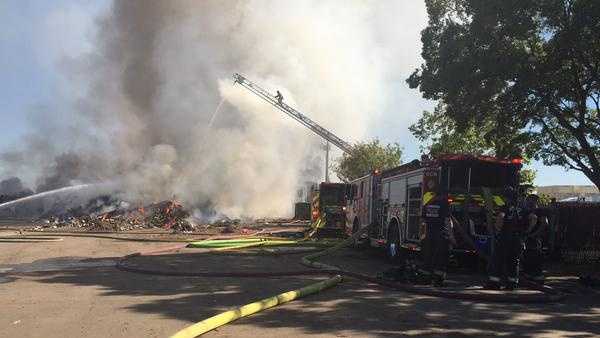 Photos: Large commercial building fire in south Sacramento
