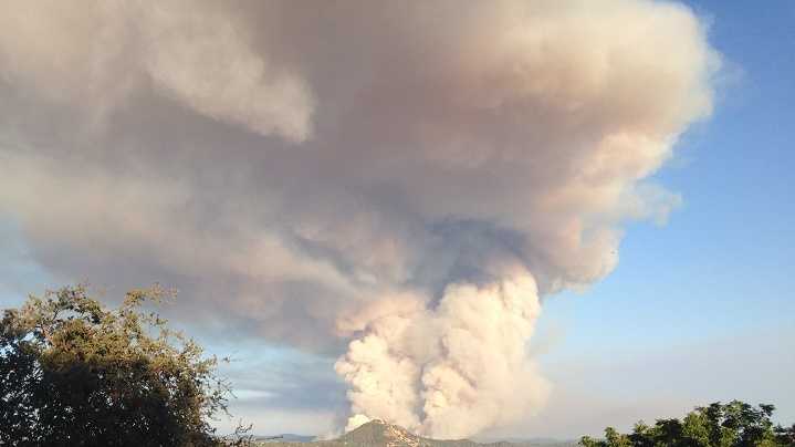 Photos: Huge cloud of smoke lifts from Amador Co. wildfire