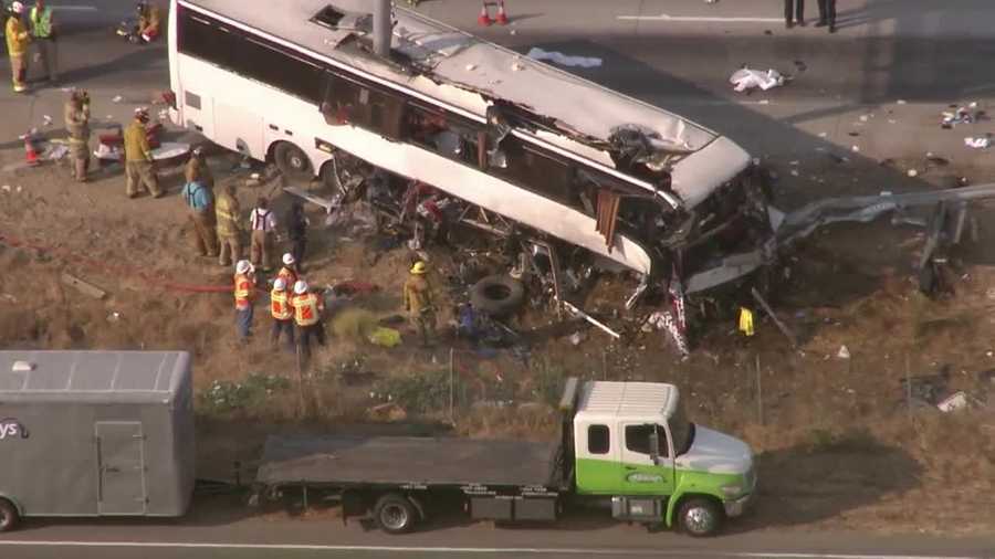 Photos 4 Killed In Tour Bus Crash In Livingston