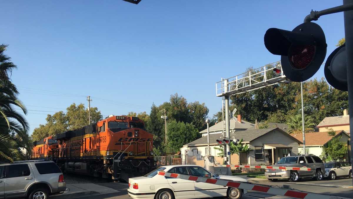 Mechanics fix stalled train in Midtown Sacramento