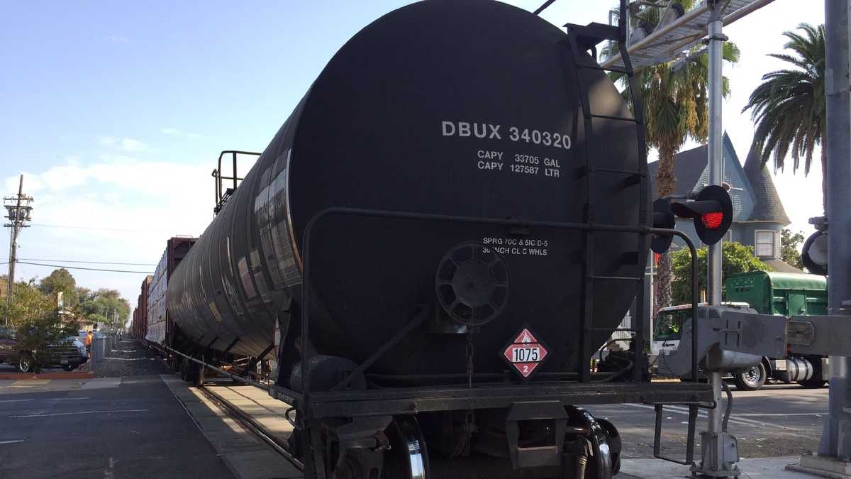 PHOTOS: Stuck train creates traffic mess in Midtown