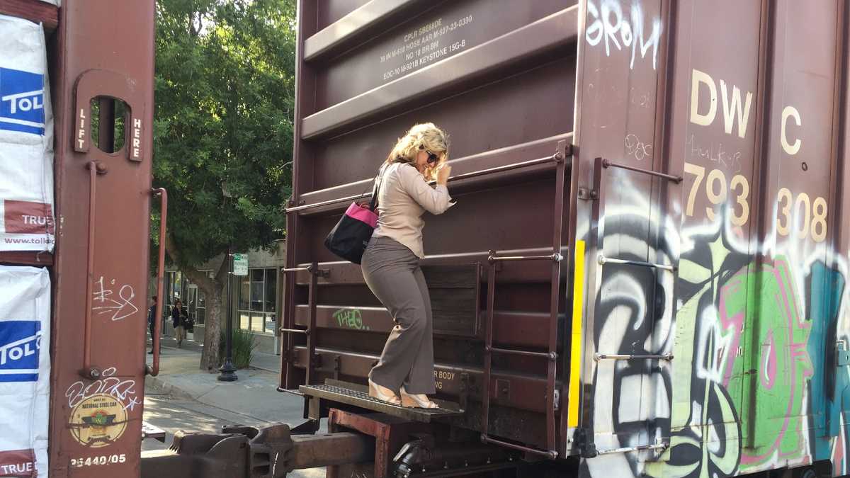 PHOTOS: Stuck train creates traffic mess in Midtown