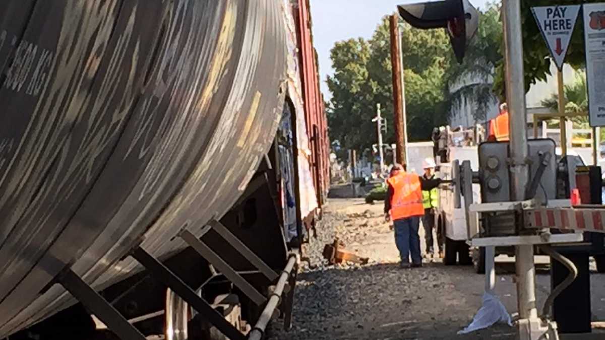 PHOTOS: Stuck train creates traffic mess in Midtown