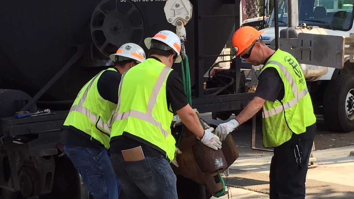 PHOTOS: Stuck train creates traffic mess in Midtown