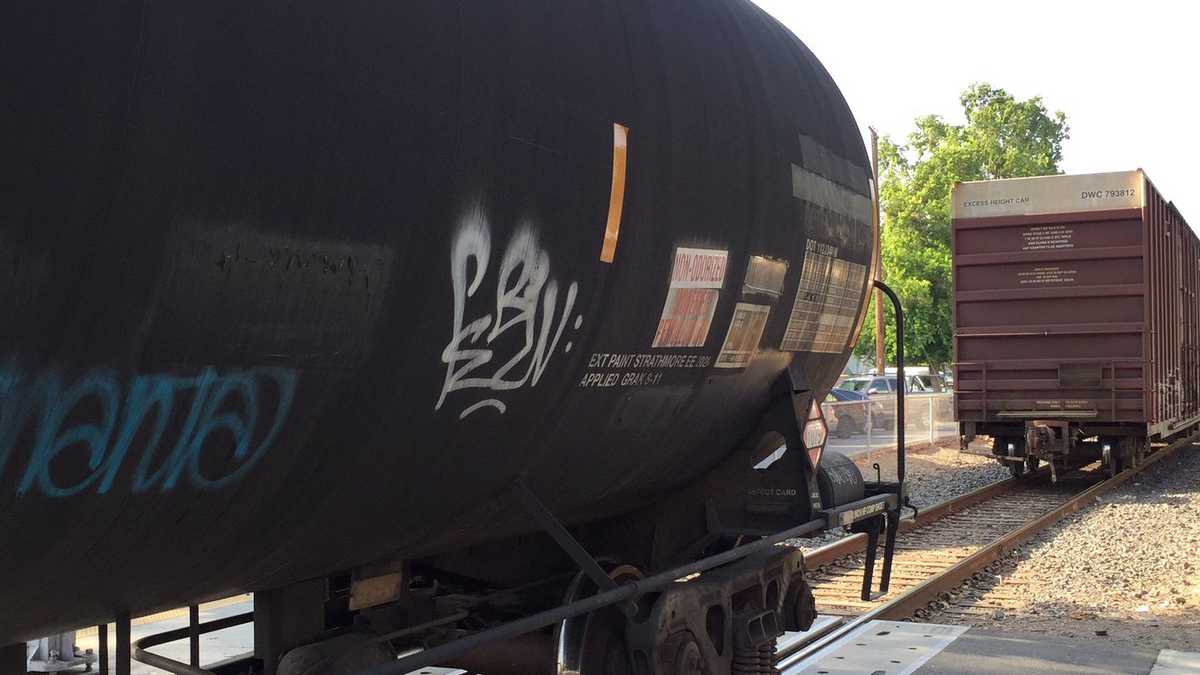 Valero's oil train project halted by Benicia city leaders