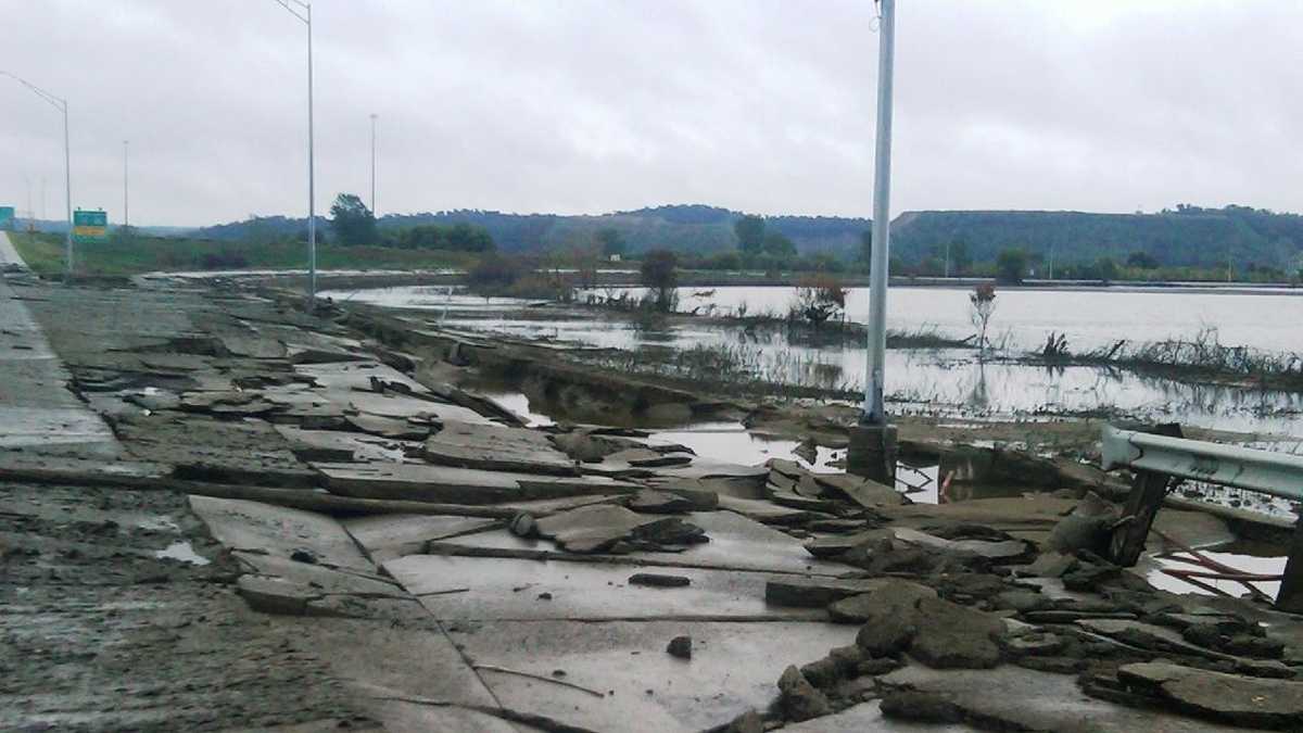 Photos: Flood leaves damage, debris on interstate