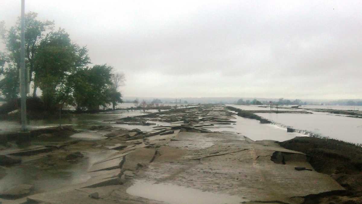Photos: Flood leaves damage, debris on interstate