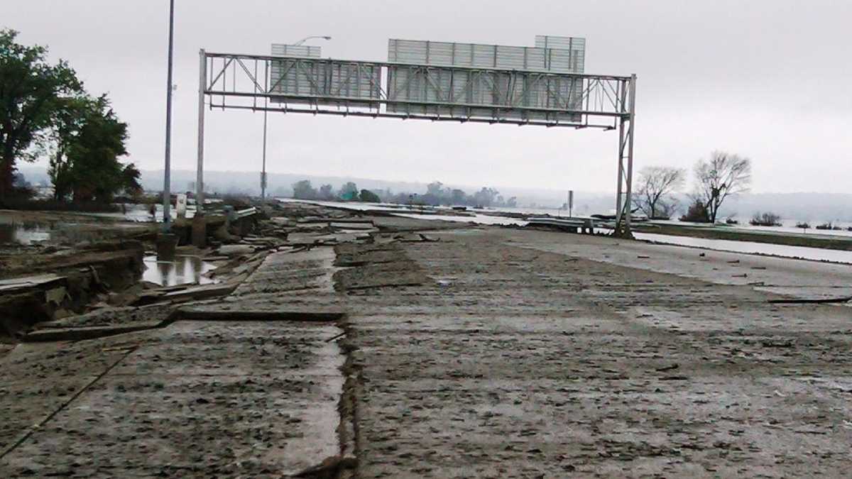 Photos: Flood leaves damage, debris on interstate