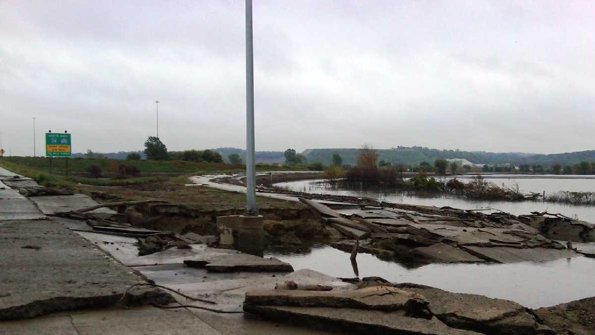 Photos: Flood leaves damage, debris on interstate
