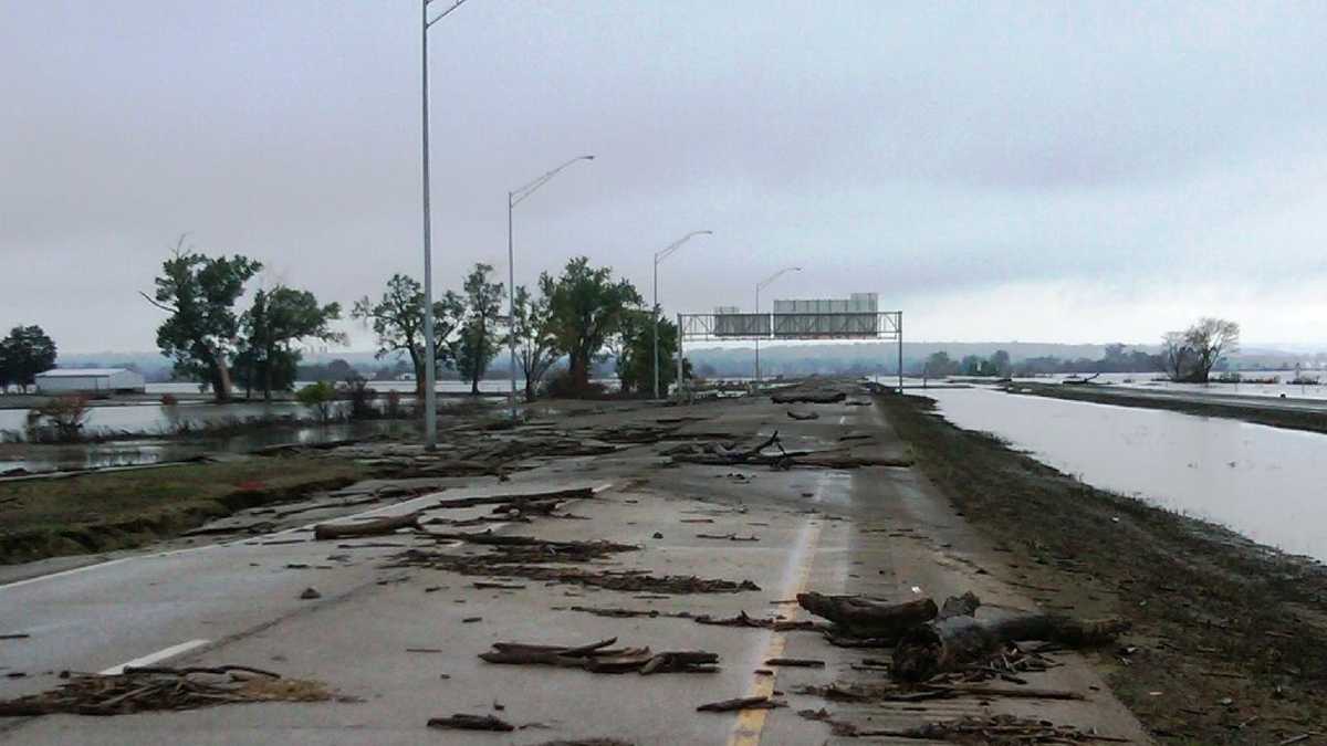 Photos: Flood leaves damage, debris on interstate