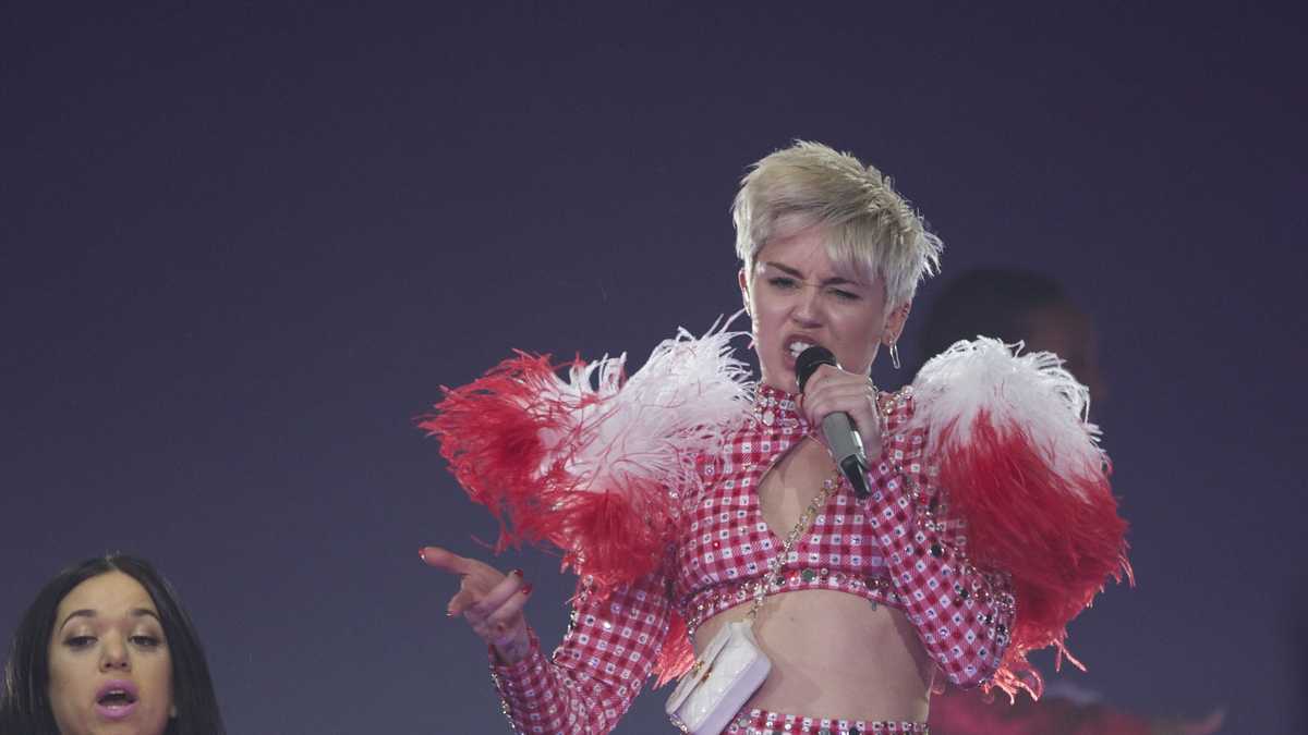 Miley Cyrus came in like a wrecking ball at CenturyLink Center