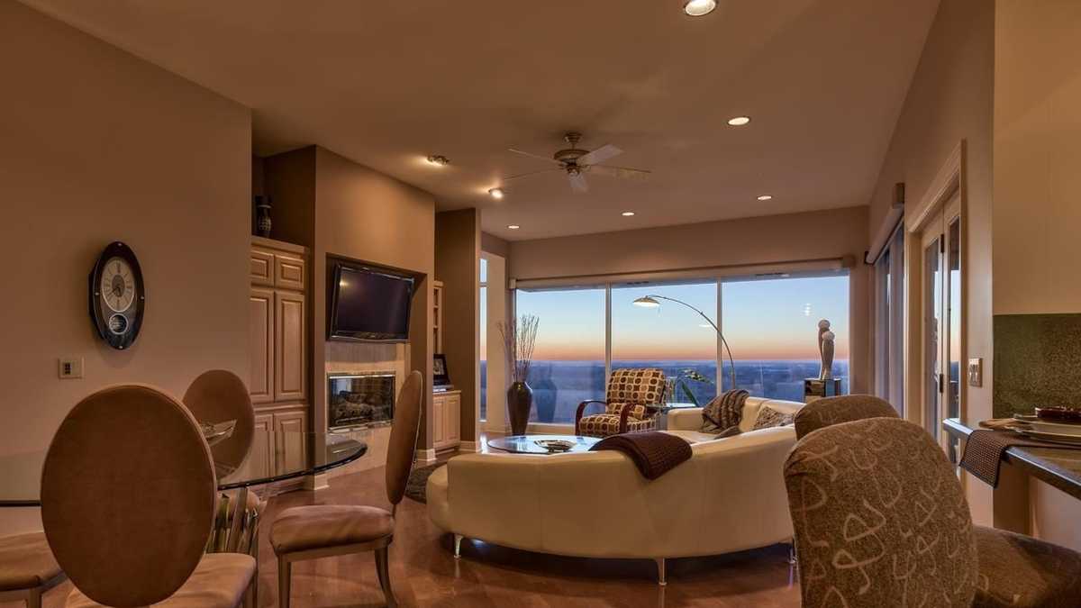 Tour this elegant Elkhorn home